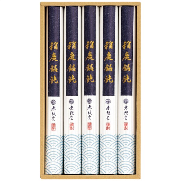 日本三大うどんに数えられる稲庭うどんは、細いうどんでありながら伝統の手綯製法から生まれる歯応えのある弾力が特長です。