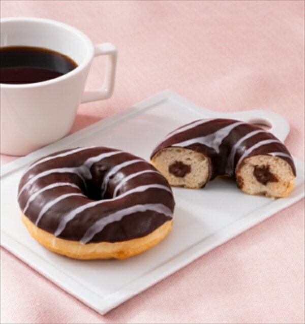 ふんわりとしたドーナッツ生地に、なめらかなチョコクリームを包み込み、チョコレートグレーズでコーティングしました。 濃厚なチョコの味わいを存分に楽しめる、コーヒーブレイクにぴったりの一品です。