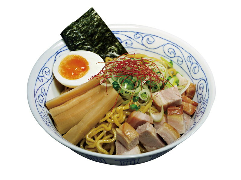 風味油と醤油、にんにく、肉エキス、香辛料等を合わせた旨味たっぷりの醤油だれを専用の中華麺にからめて食べる本格「汁なし中華そば」です。