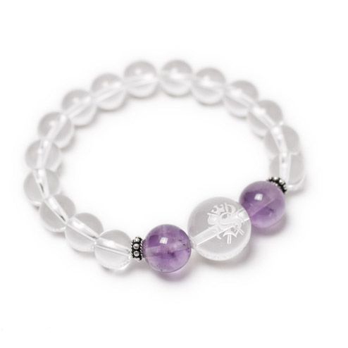 Information アメジスト（紫水晶）を使ったストーンブレスレットです。 大きさの違う3種類の天然石を組み合わせたデザインとなっています。センターの石は16mm、その両端が12mm、その他が10mmとなっています。 センターの水晶には...