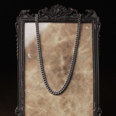 Information ステンレス製のネックレスチェーンです。使いやすい太さのチェーンで、様々なスタイリングに合わせやすいチェーンです。 60cm、70cmの長めのサイズになっています。短いサイズをお求めの方は、こちらをご覧ください。 45...