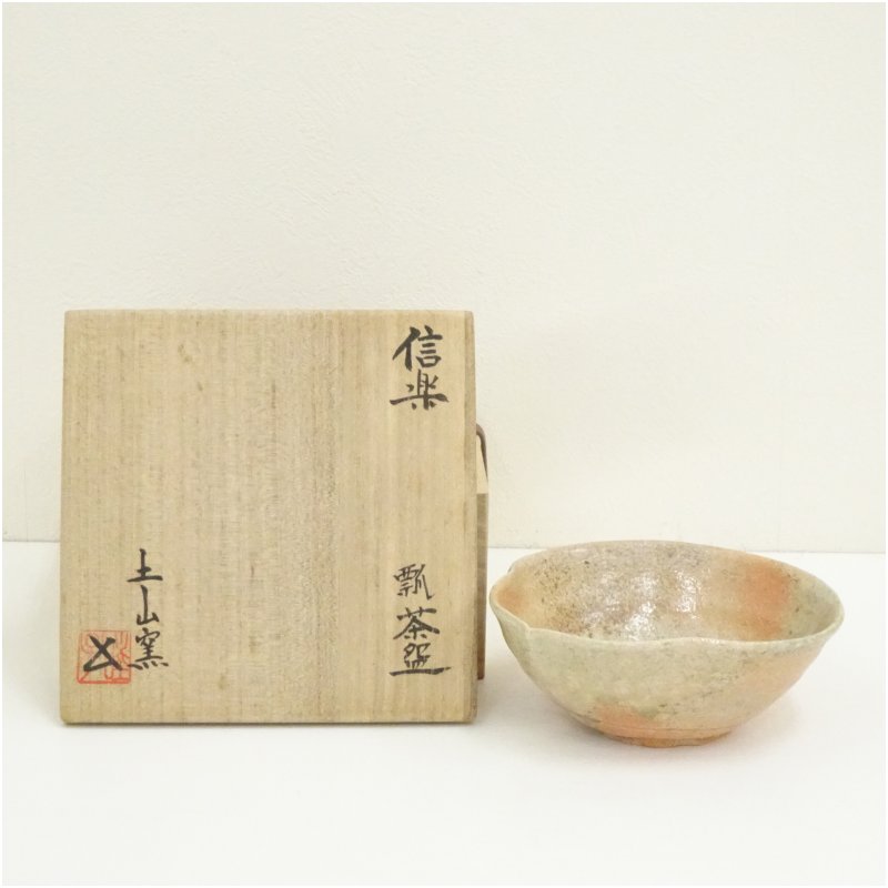 商品の種類：中古状態：非常に良い素材：陶器口径：13.6cm高台径：5.4cm高さ：5.3cm口径：12.8cm＜商品説明＞状態は大変良いです。原則、商品は仕入れ時のそのままの状態で出品・発送致します。中古商品であることに注意して購入をご検...