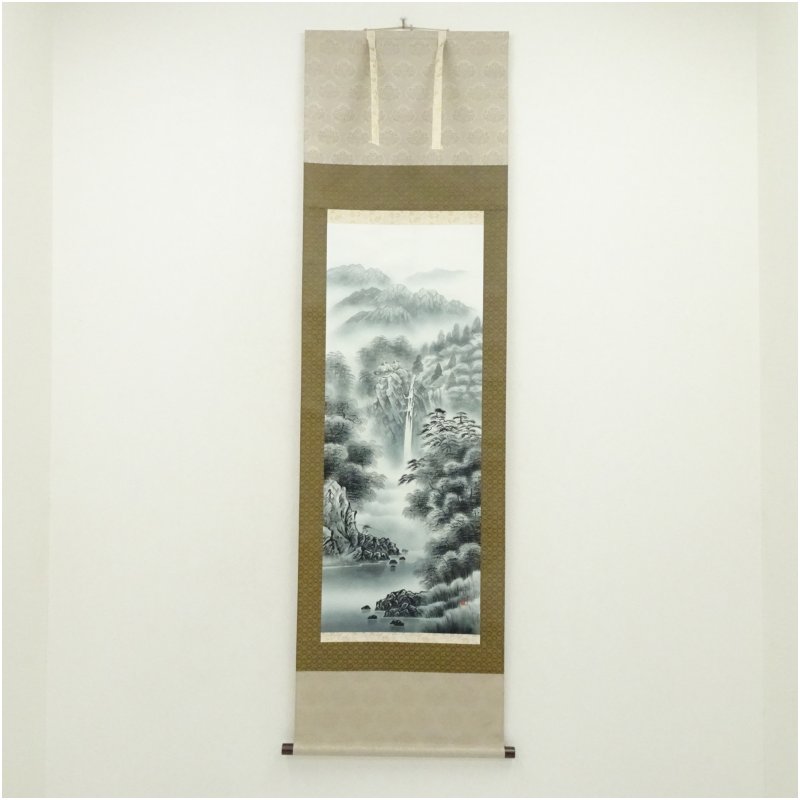 商品の種類：中古状態：非常に良い素材：絹本＜サイズ＞・全体縦：186.5cm横：59.5cm・本紙縦：105.5cm横：40.5cm＜商品説明＞中古品のため、経年による影響がごさいますことをご了承ください。シミや傷などがある場合、一番影響の...