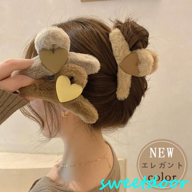 商品:カラー:/A1/A2/A3/A4/A5/サイズ:/F【商品説明】ふわふわのフェイクファーがかわいらしいバンスクリップ。簡単にハーフアップやまとめ髪を作れるの定番アイテム。あたたかみのある素材が、シーズンムードをプラス。幅広い着こなしに...