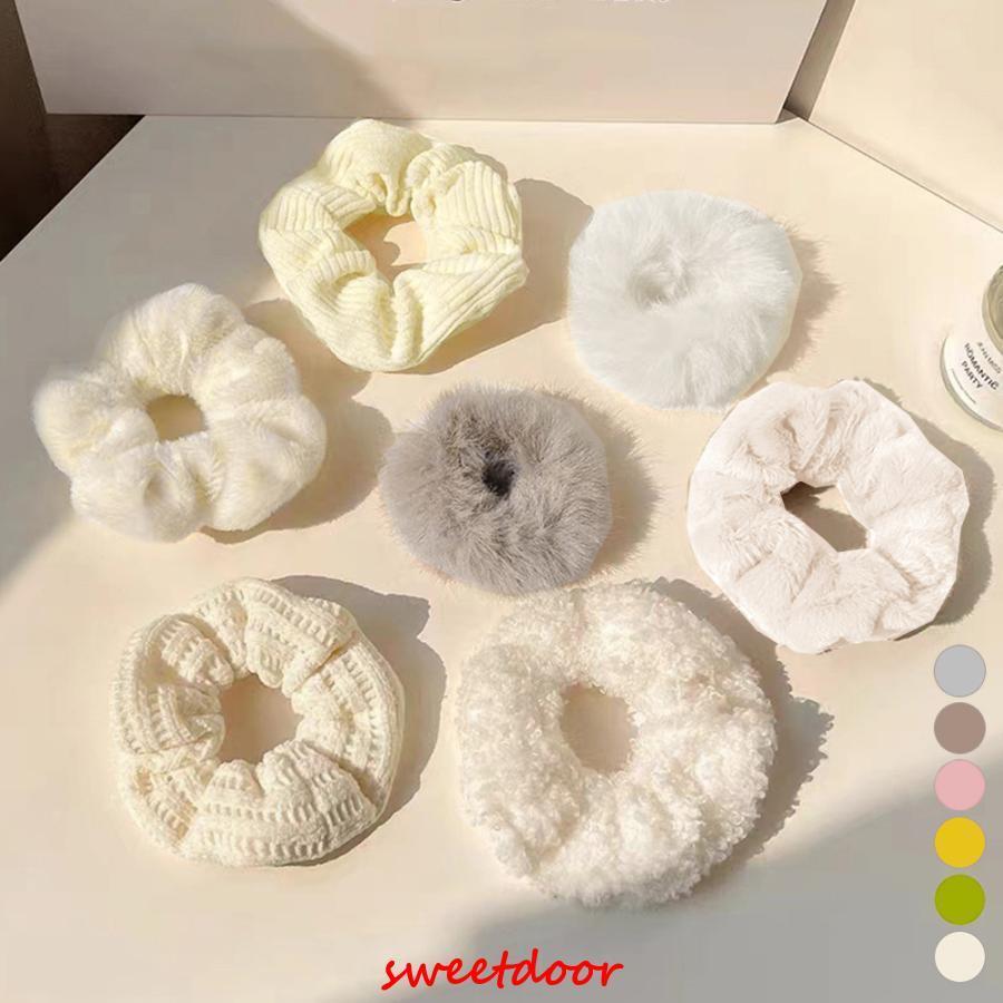 素材：ポリエステル100%カラー：アイボリー/モカ/グレー/ピンク/イエロー/グリーンゴム直径：約9cm生産国：中国レディース ヘアゴム おしゃれまとめ髪 簡単ヘアアレンジ 大人可愛い ふわふわファーシュシュ 髪留め プチプラおしゃれなまと...