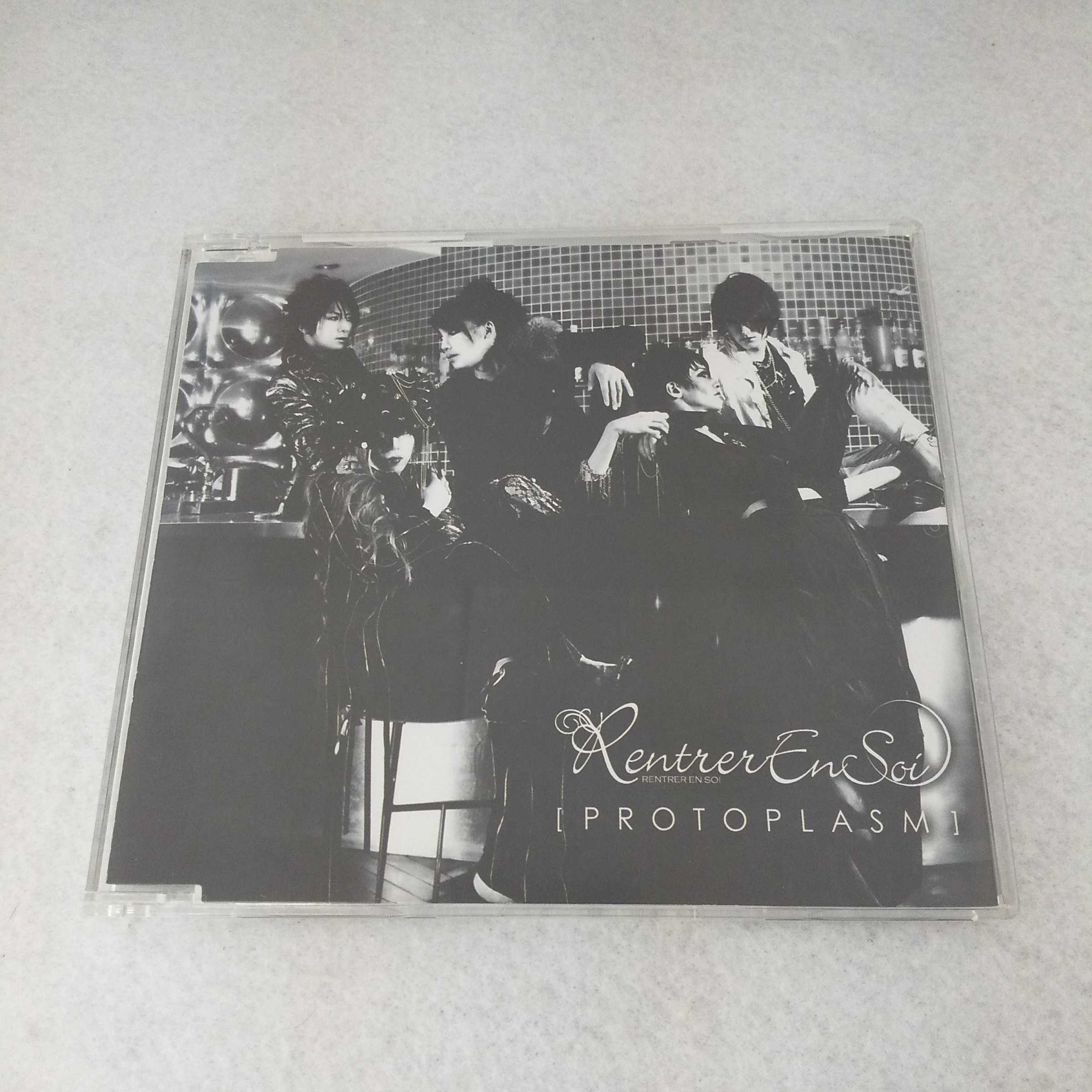 【収録曲】 　【01】PROTOPLASM 　【02】太陽の届かない場所～棺から絲 光を手にしもう一度還る深海～ 　【03】月で涙(Inorganic Sanctuary MIX) 　　含む全3曲収録 【状態】目立った難はありませんが、中古...