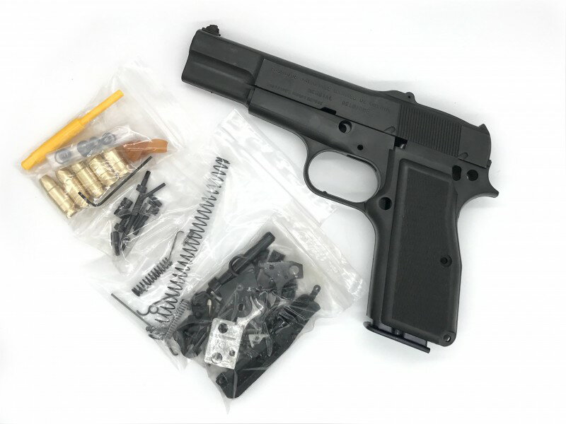 ・モデルガン(組立キット) ・セミオートブローバック ・詳しい組立説明書が付属していますのでビギナーの方でも安心ですが、それでも磨いたり削ったりのある程度の調整や加工が必要です。 【商品詳細】 【材質】ヘビーウエイト+金属 【重量】約520...