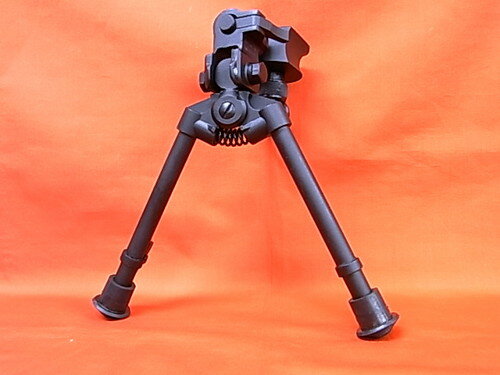 ・6段階伸縮脚により、不整地でも精密照準が可能!・スリングスイベルがワンタッチで脱着可能!・安定性抜群のラバー脚、標準装備!・電動ガン対応アダプター付※装着可能モデル※ボルトアクションエアーライフルVSR-10/L96AWSシリーズ対応スタ...