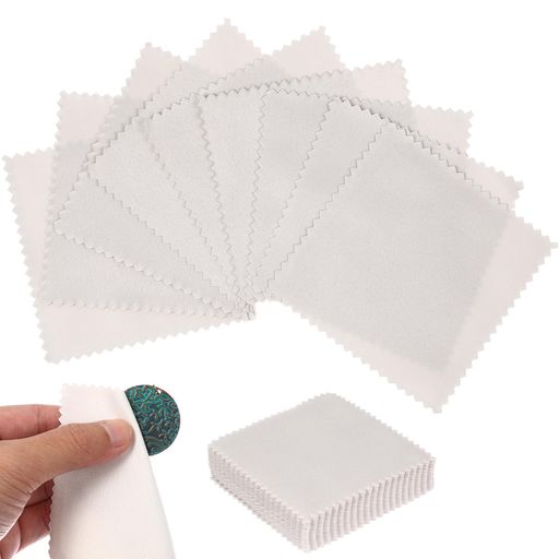 豊富な枚数で長期間使用可能:本製品は8x8cmサイズのクリーニングクロスを50枚セットで提供し、ジュエリーや時計などの手入れを長く継続して行えます。 柔らかなスエード素材使用:やわらかく耐汚性に優れたスエード素材を採用しており、シルバーやゴ...
