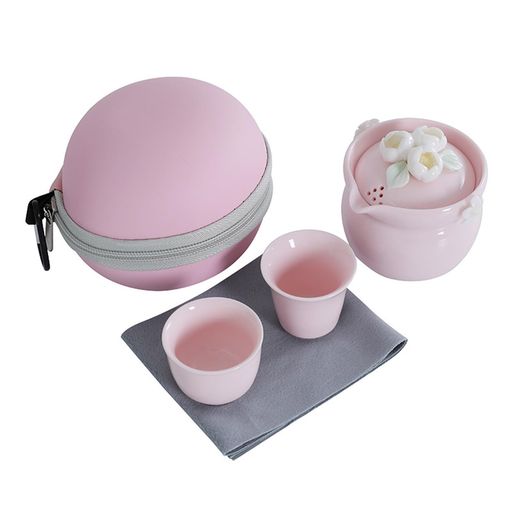【プレミアム素材と和モダンデザイン】高耐久の玉瓷陶磁器を採用し。伝統的な和室スタイルと現代インインテリアの両方に調和し、光沢感ある温かな質感がお茶の色味を鮮やかに映します。桜をイメージした優雅なピンクカラーで、日常使いにも贈り物にも映えるお...
