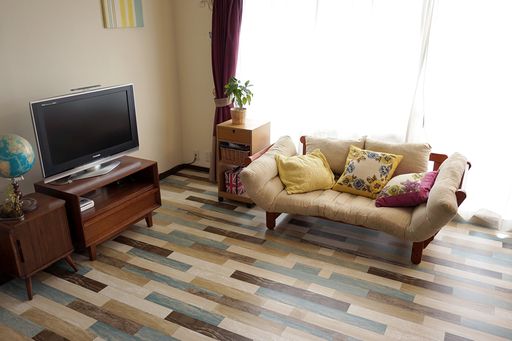 サイズ:45x120cm 素材・材質:〔表面〕塩化ビニル樹脂100% [中間層]ガラス繊維、塩化ビニル樹脂100% [裏面]アクリル樹脂100% [離形フィルム]ポリエチレン