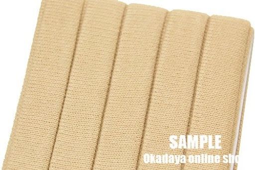 生地 を挟み込み、重ねて縫うだけで簡単に ふちどり ができます。 伸縮性 に優れており、 ニッ ト、 ジャージ などの ストレッチ 生地 や、 ネ ル・ パイル などの ソフト な生地と相性が良いです。 快適 な 肌ざわり で スポーツ ウ...