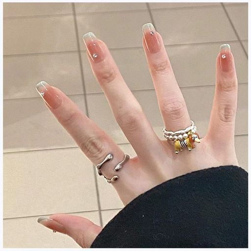 【ファッションデザイン】:MISSMUMUネイルはユニークなデザインで、さまざまなシーンにぴったり。パーティーや結婚式などの大切な場面で、あなたを一層際立たせます。 【快適で耐久性抜群】:環境に優しいABS素材を使用し、柔らかくてトゲがなく...