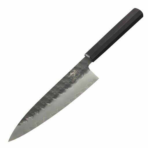 「牛刀包丁」210mmの刃渡りは肉や魚だけではなく、野菜の処理ができるようにと考えて、作られた包丁、この一本があれば、家庭で使う分には全く何の問題がない、いわゆる「万能包丁」 「手に馴染む黒檀と牛角の八角ハンドル」和包丁に好んで用いられる八...