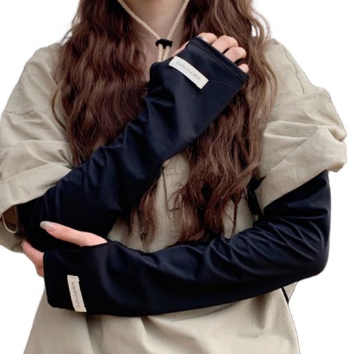 サラサラとした生地で、サイズもゆとりがあるので肌に張り付かず、夏場でも快適に着けれるレディースUVアームカバー。UPF50+の紫外線を強力にカットできる繊維を採用、UVカット率99.9%に達し、紫外線から素肌を守れます。日除け対策用品として...