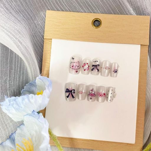 【リッチセット内容】ネイルチップ30枚、両面テープ24枚、ネイルファイル1個、クリスタルスティック1本、収納ケース1個、アクリルテープ2本、台紙1枚。到着後すぐに使用できるので、お客様に便利です。さらに、両面テープに2秒間熱風をあてると、さ...