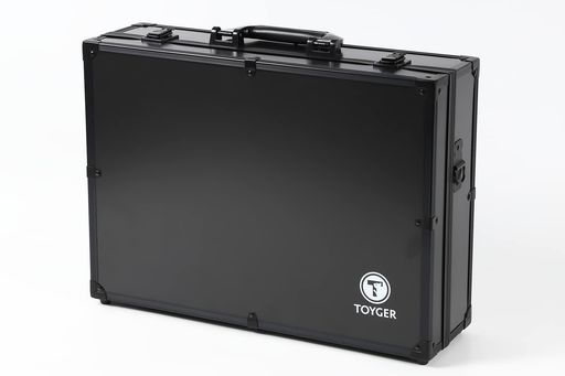 5000枚以上のトレーディングカードが収納可能なアルミ製アタッシュケース 外寸:約430mmx309mmx126mm(ロック部分や持ち手部分等を除く) 内寸(カード収納部1列分):約77mmx105mmx290mm 重量:約2.8kg 15...