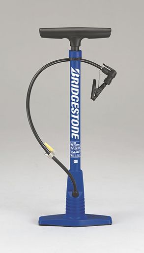 ブリヂストン(BRIDGESTONE) スリムマルチポンプ BU(ブルー) PM-G46.A P4982 A402214BU「空気入れラクラク」のオリジナル 設計(SG規格適合商品) ●傾斜のついたステップにタイヤのパターンを意識した、滑り...