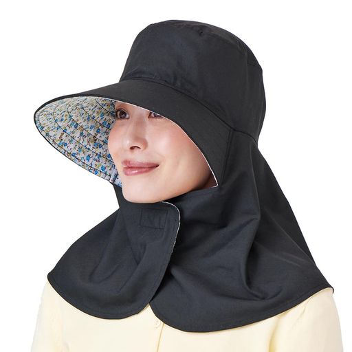 【商品仕様】サイズ/頭囲54〜60cm、ツバサイズ/前ツバ部:(約)11cm・後タレ部:(約)20cm、材質/無地側(ブラック)/ポリエステル95%・綿5%、花柄側/綿100%、UVカット率/99%以上、付属品/あご紐 【UVカット99%以...