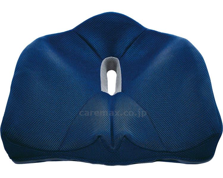 商品の仕様 ●サイズ／幅43×奥行38×高さ14.5cm ●重さ／約760g ●材質／カバー：ポリエステル、クッション材：ウレタンフォーム ●生産国／中国 ●手洗い可（カバーのみ） 商品の説明 ・立体的な座面で骨盤を立て、正しい姿勢に。長時...