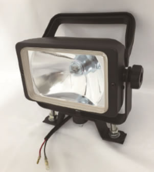 ハロゲンサーチライト　8341シリーズ電球仕様：H3　12V55Wレンズタイプ：SPOT（集光）タイプ概寸：灯体：117×195レンズ：100×160灯体仕様：枠：SPC / 黒塗装 本体：SPC / 黒塗装 ステー：SPCハンドル：樹脂（...