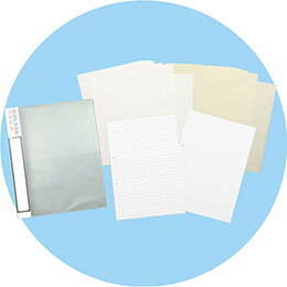 学童文具オリジナル表紙がつくれる!中央で開閉する2穴リング金具を採用。書類の差し替えが自由自在にできます。PPクリアポケット付商品サイズ(単位mm):300×380×22mm用紙サイズ:八ツ切、2穴 セット内容:クリアリングファイル 八ツ切...