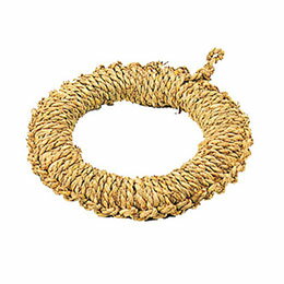 ワラ鍋敷(中)熱がテーブルに熱が伝わらないようにするワラ製の鍋敷です。サイズ : 約φ18cm 重量 : 110g 生産国 : 日本 保証期間 : 初期不良対応 ※食器洗浄乾燥機使用不可