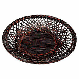 ランタイ風茶托趣ある、ランタイ風の茶托です。 シックな色合いが落ちつき感を演出します。サイズ : 約φ12×H1.4cm 重量 : 12g 生産国 : 中国 保証期間 : 初期不良対応