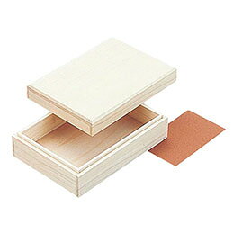 はがき箱(ほう)組立済セット内容 : 木部一式×1、ノンスリップシート×1、紙やすり×1、原寸大下絵用紙×1 商品サイズ : 完成サイズ…180×128×60mm(組立済)、内寸…164×112×29mm 材質 : ほお 梱包形態 : 袋入...