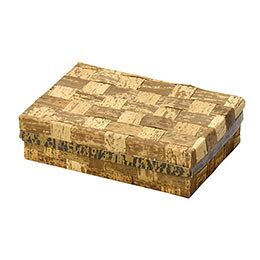 竹皮弁当箱 内側紙貼 網代 小サイズ (約18×12×H5cm)素朴さや情緒あふれる、竹皮の容器です。 お弁当を入れて行楽のお供に。 内側にコーティング紙を貼り強化、汚れにくくしました。 お菓子類の贈り物のパッケージにもぴったりです。 耐水...