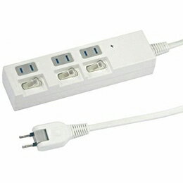 1500Wを超えると電源オフ。 雷サージフィルター付。