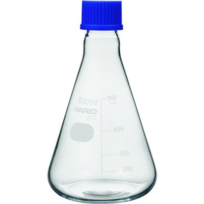 HARIO 耐熱ねじ口三角フラスコ 500ml NSF-500-SCIメーカー：ハリオサイエンス(株)【特長】●付属の青いフタをはずしてお手持ちのフタに付け替えると、様々な用途に使用できます。【用途】●薬品の保存や運搬に。【仕様】●容量(m...