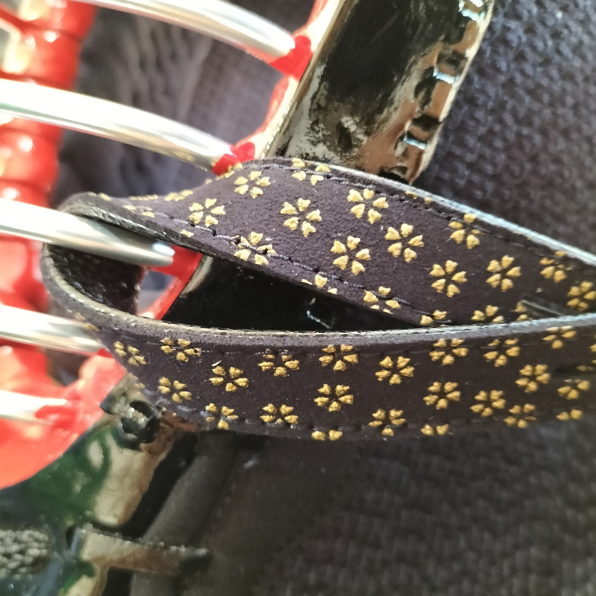 リバーシブル和風柄面乳革ちょっとしたオシャレに※中体連では柄物は禁止されていますので裏面でご使用してください。幅×2cm／長さ×23cm