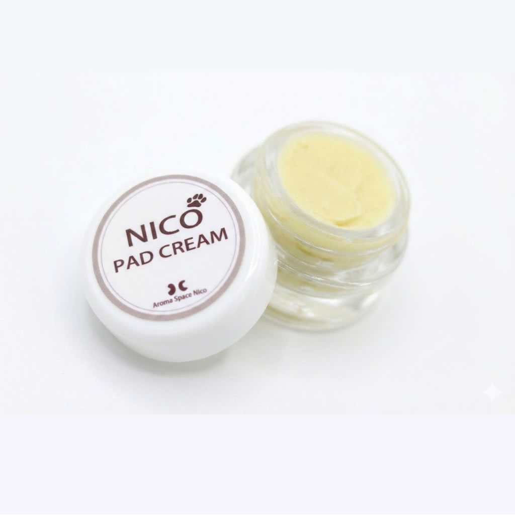 NICO オーガニック 肉球クリーム ここが　オススメ！ NICOオーガニック肉球クリームは100％自然素材。 選び抜かれた有機栽培の植物だけで作られています。 少量で伸びが良く、皮膚になじんで浸透するためベタつきません。 ワンちゃんが舐め...