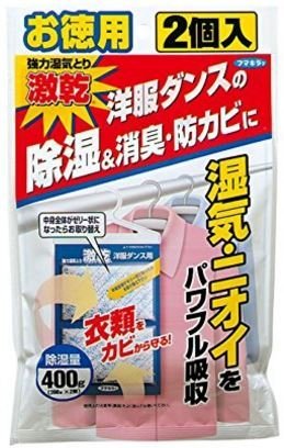 ・除湿・消臭・防カビの3つの効果がある洋服ダンス用除湿剤。 ・湿気を素早く吸収しゼリー状に固める。 ・ピレスロイド系・パラジクロルベンゼン系防虫剤と併用可能。 ・スリムなハンガー型で洋服の出し入れの邪魔にならない。 ・除湿量は200g／個で...