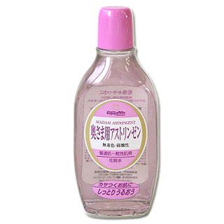 ・乾燥によるくすみやしわが気になる肌にうるおいを与える化粧水。 ・ヒアルロン酸や各種植物エキスが肌をしっとりしなやかに整える。 ・無着色・低香料・弱酸性。 ・洗顔後、適量をコットンまたは手にとり肌になじませて使用。 ・原産国は日本。 【ご注...