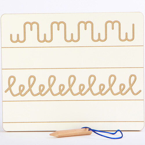 知育玩具 教育 木のおもちゃ 木製 知育 木製玩具 玩具 子供 キッズ 幼児 保育園 幼稚園 学習保育園や幼稚園向けの保育玩具で、一般の玩具より丈夫にできています。一人用のアルファベットの筆記体のペン使いを学ぶためのパネルです。運筆運動で円...