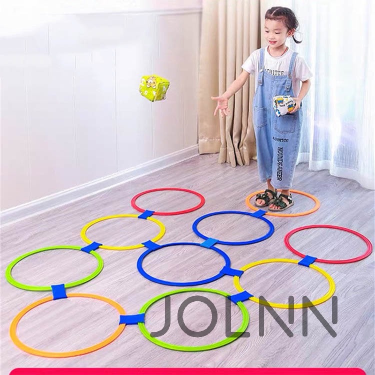 セット内容:リング×20本、ジョイントパーツ×20個。 リングがジョイントで固定でき、けんけんぱ遊びなど、幼稚園、保育園の外遊びにも最適です。 瞬発力を鍛えるトレーニングができるため、サッカーやバスケットボールなど様々なスポーツの練習に役立...