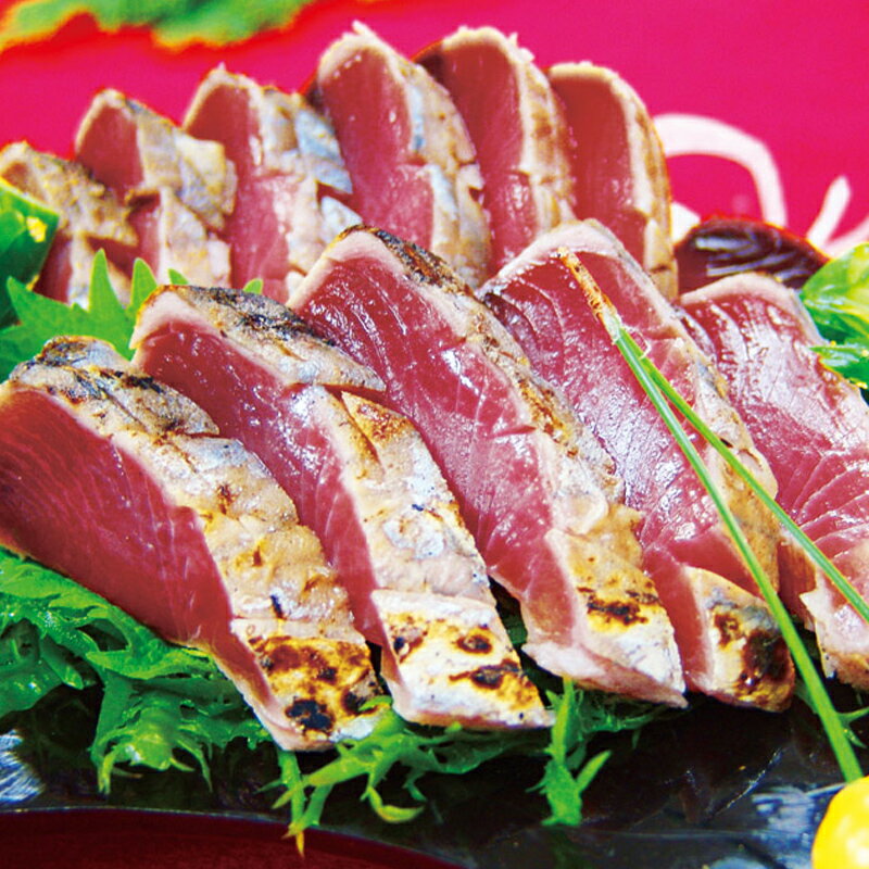 【商品説明】丁寧に一本一本釣り上げられた鰹を船上で急速凍結し、鮮度を保ったまま、高温で表面を香ばしく焼き上げ、鰹の旨味を閉じ込めました。 【内容】かつおのたたき黒潮造り（250g）・黒潮のたれ（10g）×各2 【型番】3890002 【箱サ...