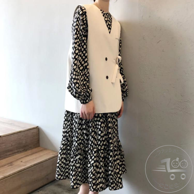 いつものコーデにオンするだけで旬のスタイルが楽しめる万能アイテムのロングジレ(ロングベスト)。 なめらかでトロンと落ち感のあるポリエステル混素材です。さらさらとした肌離れの良い肌触りでドレープ性に富み、薄地で軽く清涼感ある着心地が魅力。シル...