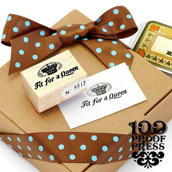 ■商品詳細 商品名 100 プルーフ プレス　ラバースタンプFit For A Queen サイズ 本体サイズ：幅3.8×奥行2.6×厚さ2.7cm 印面サイズ：横3.4×縦1.7cm ※サイズはすべて概寸です。 生産 アメリカ製　MADE...