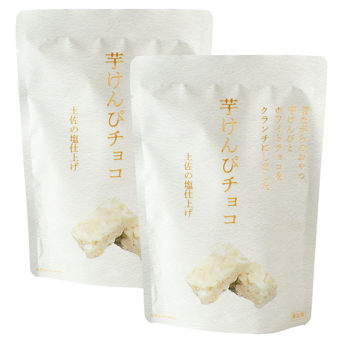 【商品特徴】昔ながらのおやつ「芋けんぴ」をホワイトチョコで包んだクランチタイプのお菓子です。 カリッとした芋けんぴに、サクサクの米パフを合わせ、ホワイトチョコでコーティング。 軽やかな食感とやさしい甘さが楽しめる、食べやすいひと口サイズに仕...