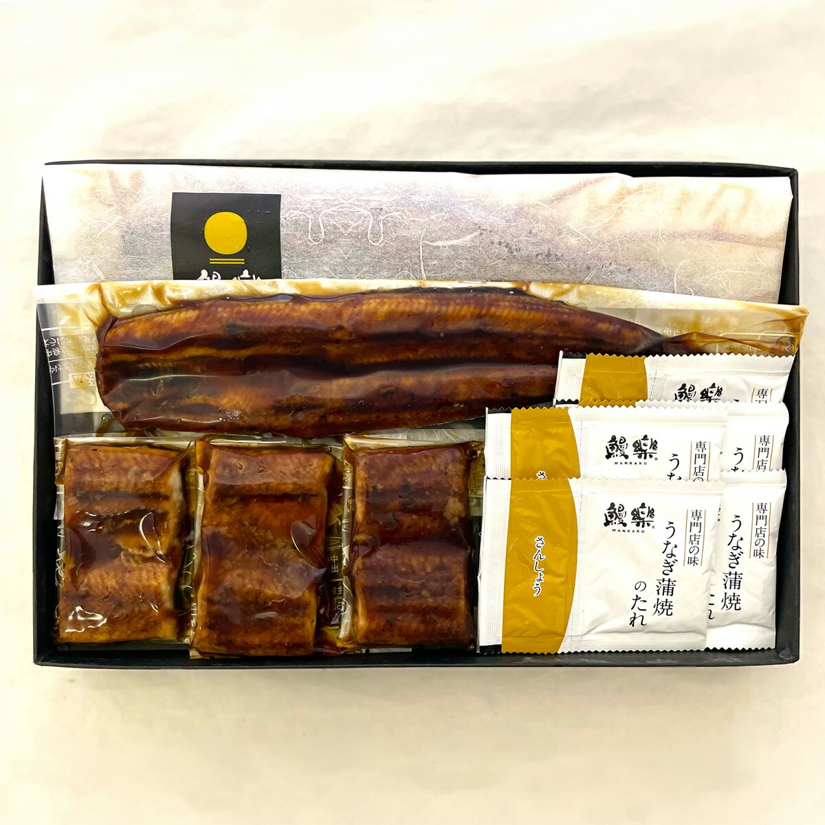 宮崎の鰻専門店”鰻楽（まんらく）”の「九州産 うなぎ蒲焼 長焼 切身 セット」です。宮崎県、鹿児島県で産地を指定したうなぎは、地下水を使用し、熟練した養鰻家たちの手で大切に育てられています。その中からさらに、肉質や味などを厳重にチェックし、...
