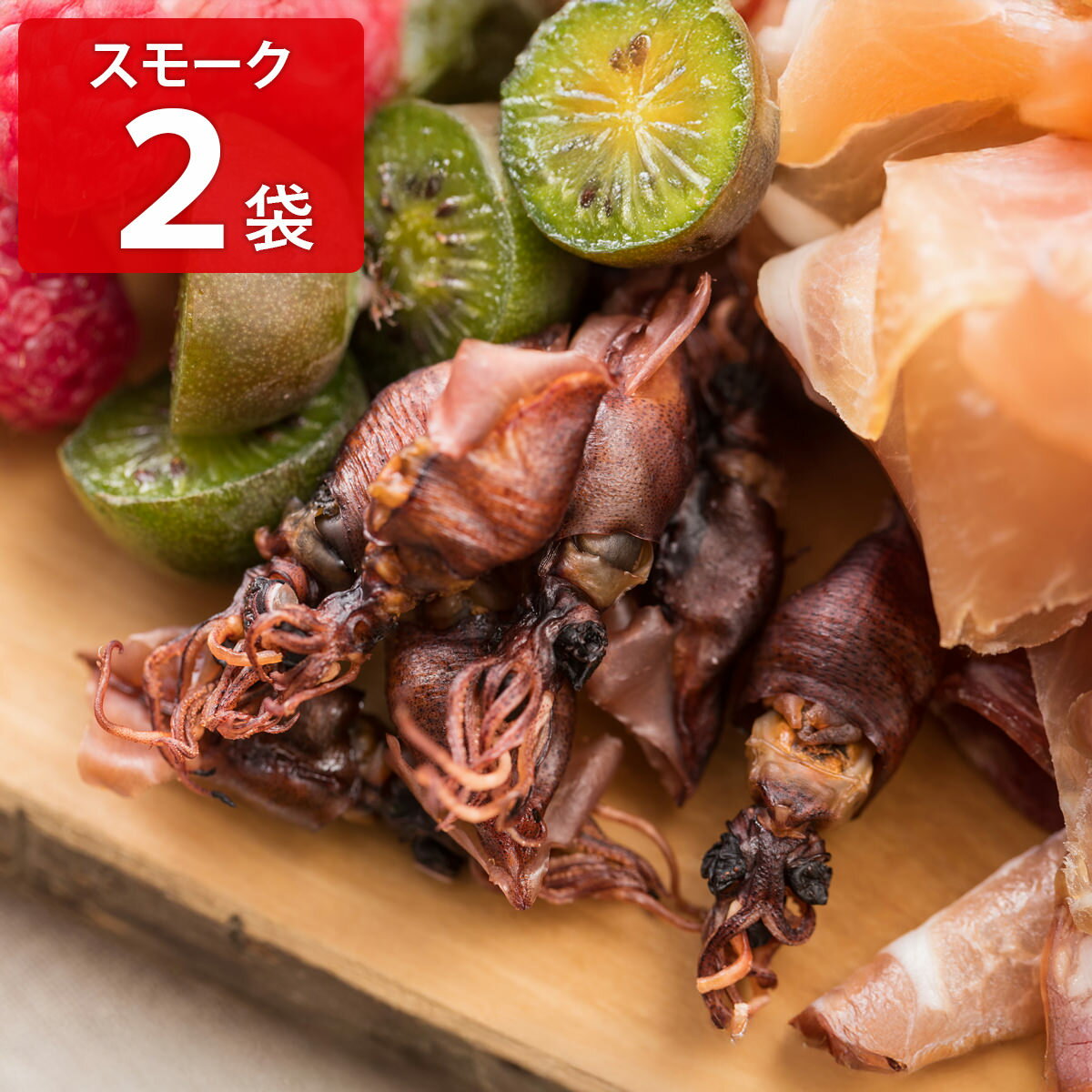 富山県のキトキトキッチンがお届けする「ほたるいかスモーク」です。富山湾で水揚げされた”ほたるいか”を釜揚げし、 国産のリンゴと桜のチップを使用したオリジナルブレンドチップで冷燻製しました。ほたるいか特有のワタの旨味に薫り深いコクをプラスして...