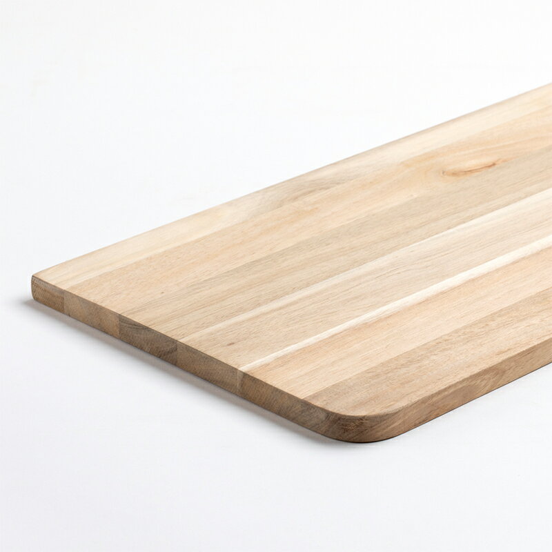 集成材は無垢の角材や板材を繊維方向に互いに重ね、合成樹脂で接着したもの。 見た目にはほとんど無垢材と変わらないが、よく見ると継ぎ目があります。 ※こちらの集成材は、表面は小節程度ですが裏面には大きな節も入ります。また死に節もあります。（死に...