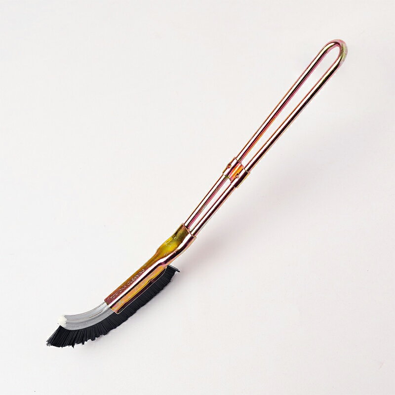 とみおかクリーニングの靴用すみっこブラシは、大切な靴のメンテナンスにピッタリ。 靴洗いの時にビックリするのが、すみっこにたまったホコリの量。 ファスナーを開けた時の根本、つま先に関しては、こんなにゴミが溜まっていたなんて… とショックを受け...