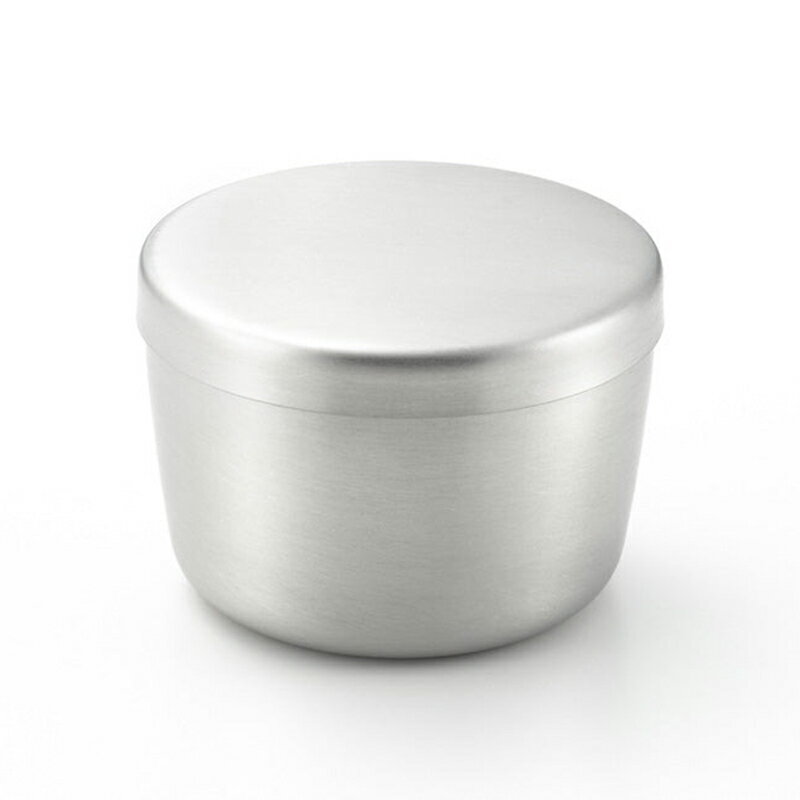 ＜ヨシカワ and ステンレス まる缶 食洗機対応 保存容器 日本製 アンド AN0202＞ 直径約6cmのミニまる缶。 ステンレス製なので匂いが付きにくくお手入れもしやすい。 調理で余ったニンニクやネギなどの保存にもお使いいただけます。 ...