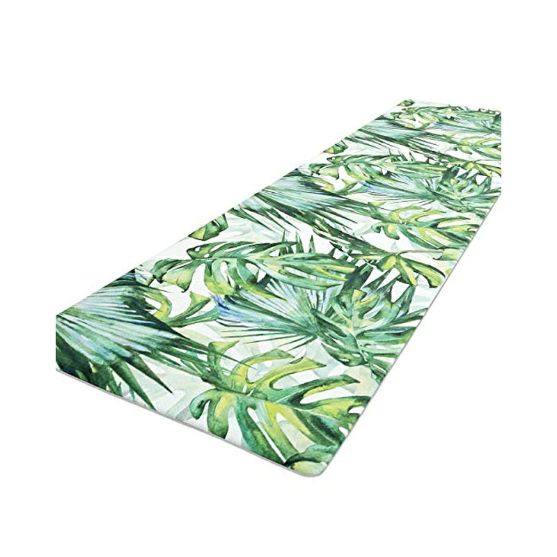 ■材質：PVC(塩化ビニル樹脂) ■原産国：中国 色: ジャングル 約45×240cm さっと拭けて簡単きれい！拭けるキッチンマット 商品写真は、 お使いのモニター設定、お部屋の照明等により実際の商品と色味が異なる場合がございます。