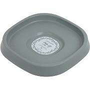 室内の観葉植物の水やりをする時に、 鉢底から流れ出た余分な水を 受け止めるために使用する鉢受皿。 従来のプラスチック製の受皿よりも、 インテリア性の高いデザインで お部屋の雰囲気に溶け込みます。 鉢底から流れ出た汚れた水は、 プレート中央の...