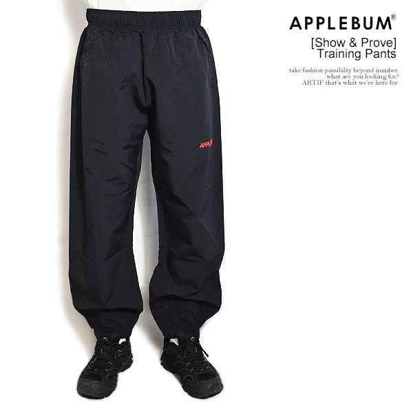 　商品説明 APPLEBUM アップルバム ●商品説明 ナイロン100%でありながら、コットンのような 自然な風合いを持たせたナイロンパンツ。 軽さとタフさを両立した素材で、トレーニングはもちろん、 街着としても違和感なくハマる万能仕様です...